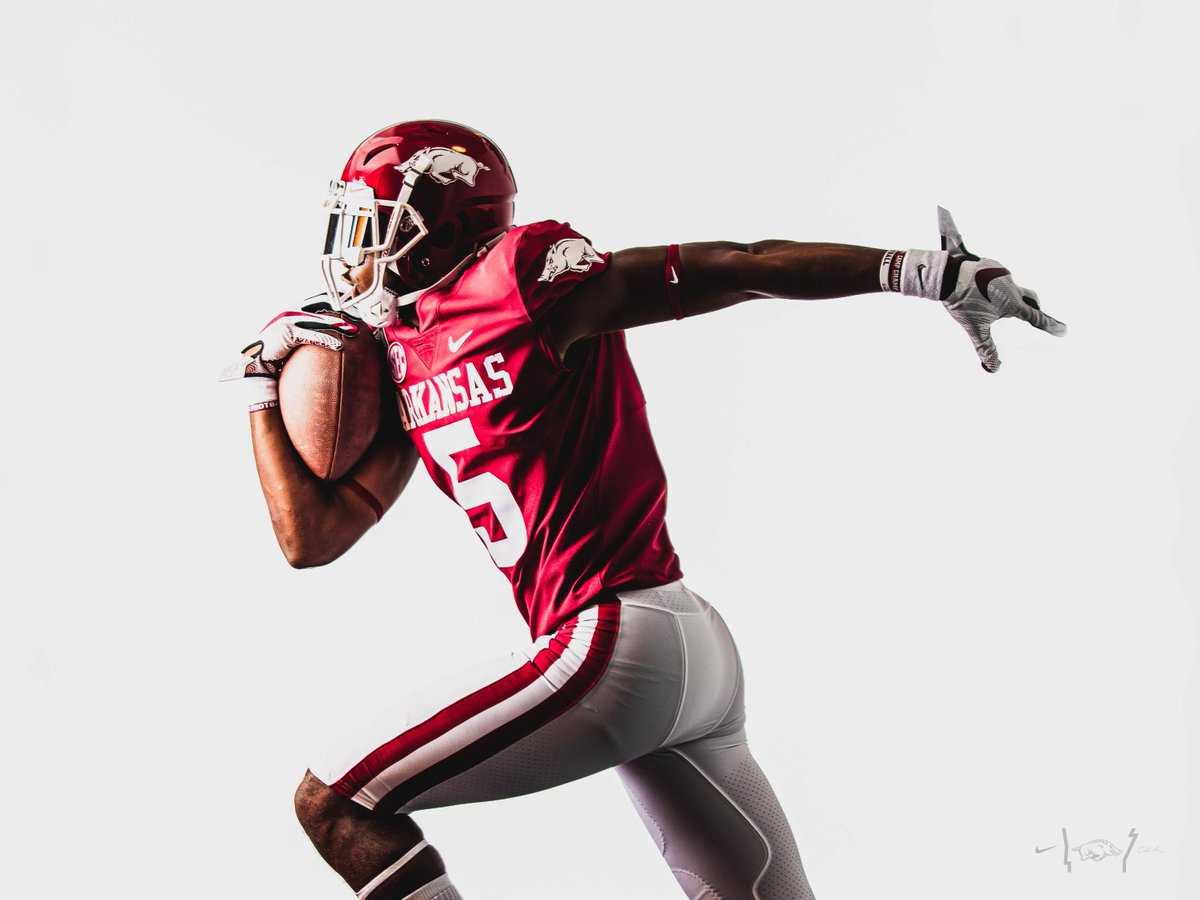 Razorbacks' new uniforms go back to classic look ... which is awesome ...