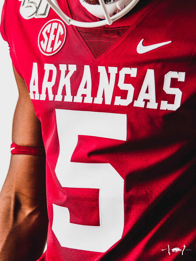 Razorbacks' new uniforms go back to classic look ... which is awesome ...
