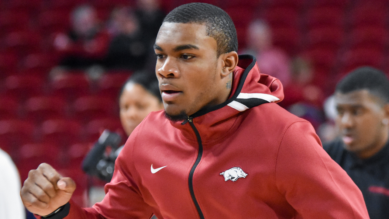 Joe's hot streak paces Hogs to 82-51 win, fourth straight to open ...