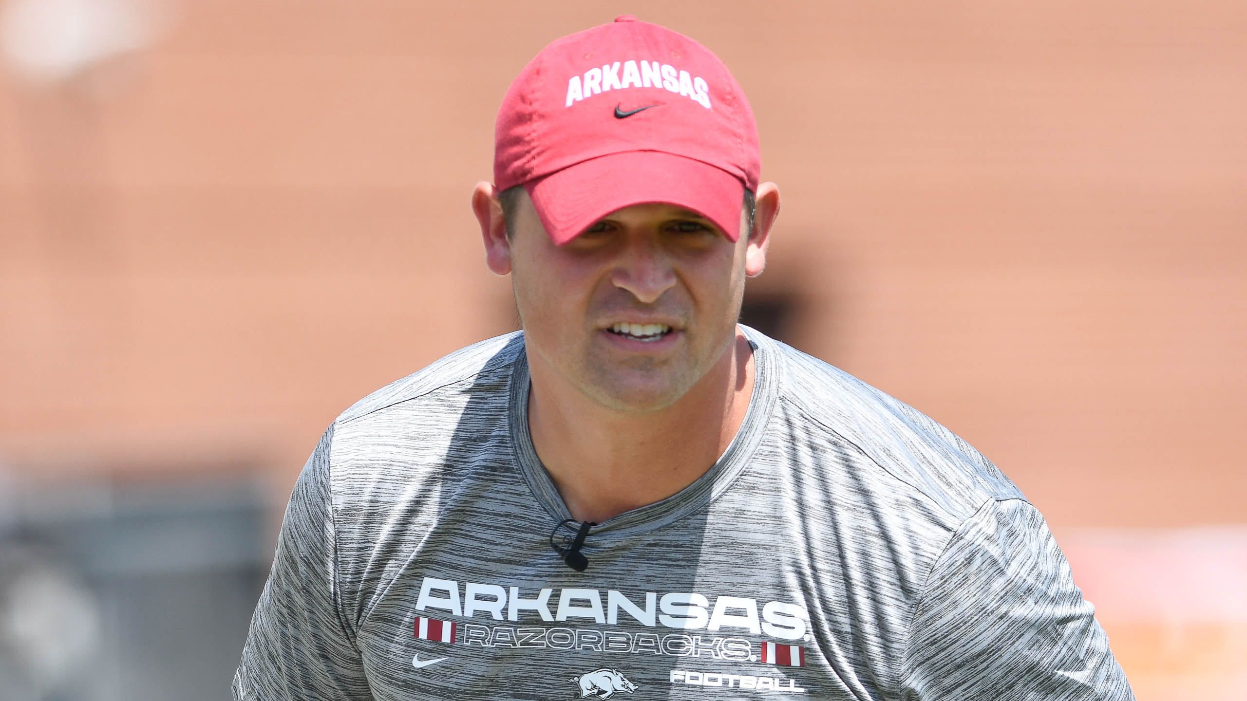 Hogs linebackers coach Michael Scherer on being starter no big deal ...