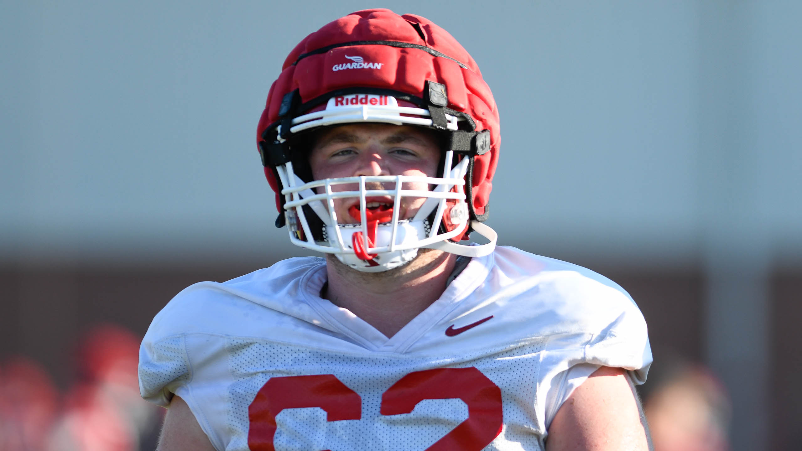 Hogs' left side of offensive line on sizes, settling into positions ...