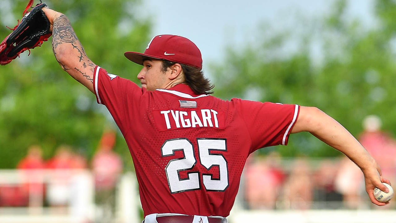 Razorbacks blow solid start by Tygart to even series with Gamecocks ...