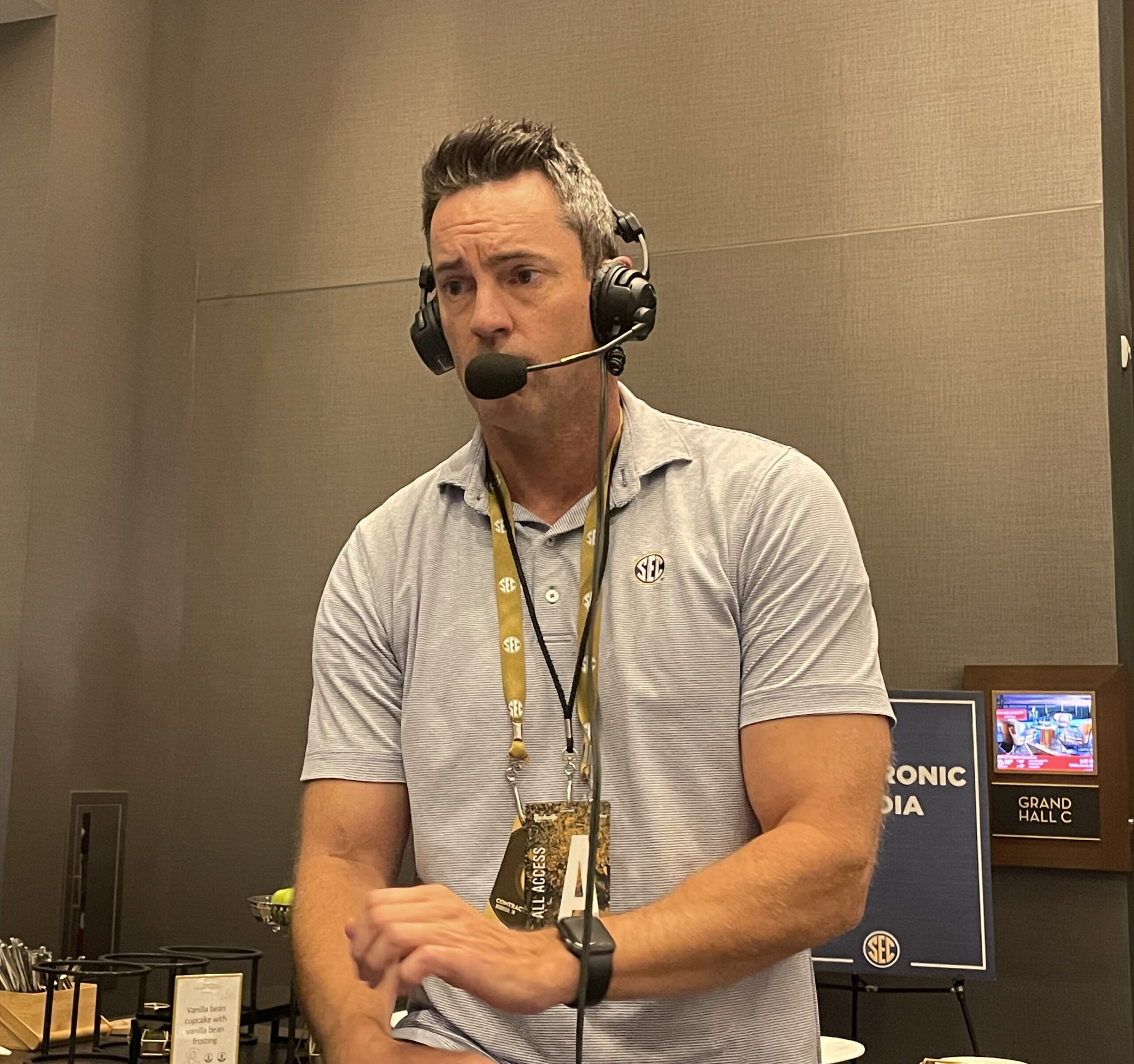 ESPN's Peter Burns LIVE from Radio Row » Hit That Line from ESPN Arkansas