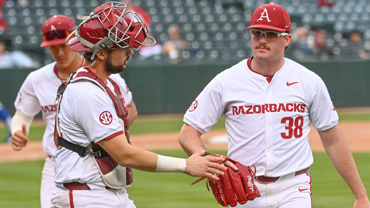 More dominant pitching lifts Razorbacks to series sweep » Hit That Line ...