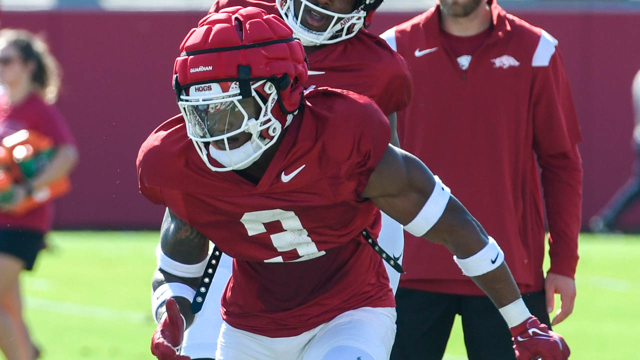 Hogs' safeties on getting better in secondary in fall camp » Hit That ...