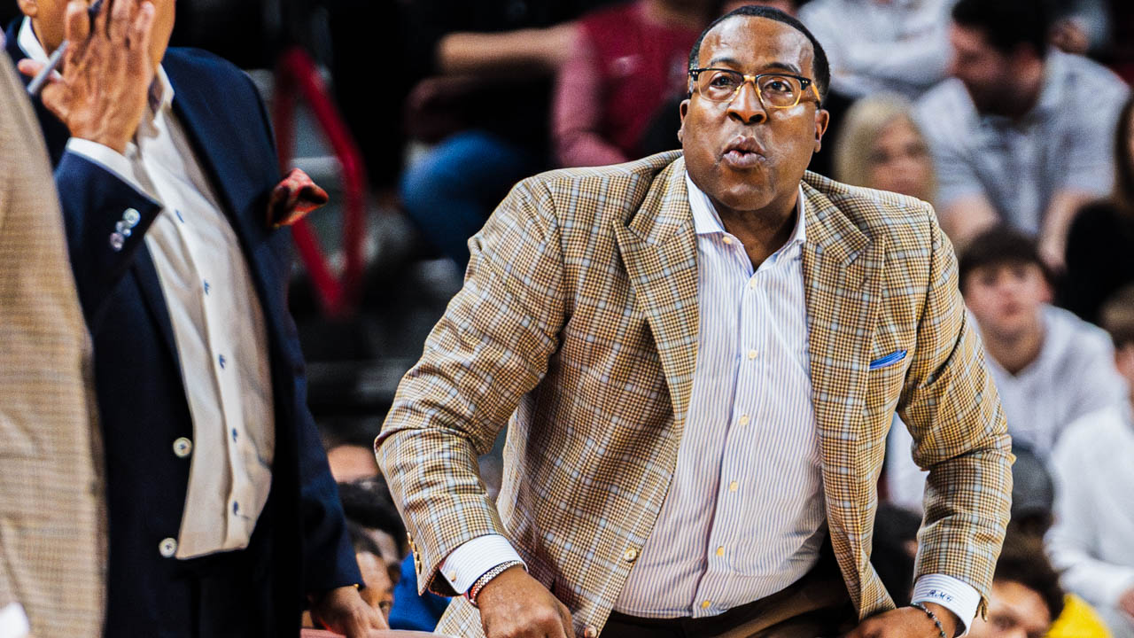 Razorbacks' assistant Chin Coleman previewing game against Little Rock ...