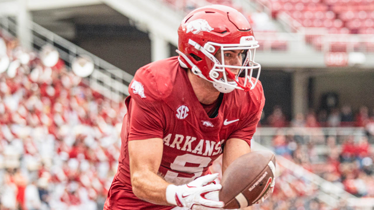 Hogville's Dudley Dawson on Razorbacks' tight end entering transfer ...