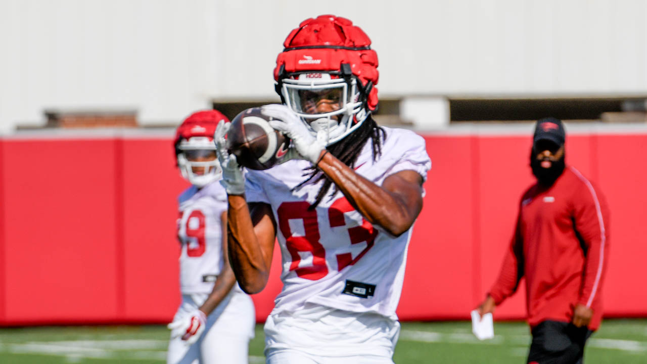 Hogville's Dudley Dawson on wide receiver's quick exit from Razorbacks ...