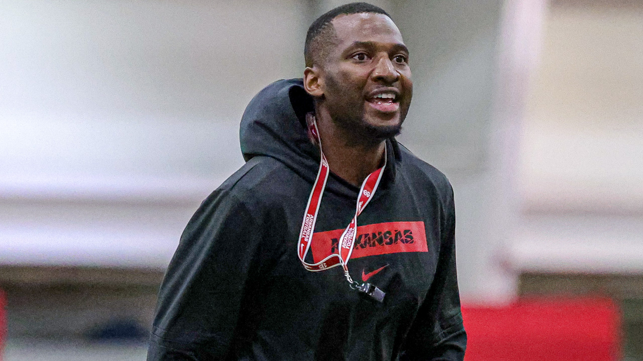 Razorbacks secondary coach Nick Perry on first-year group on back end ...