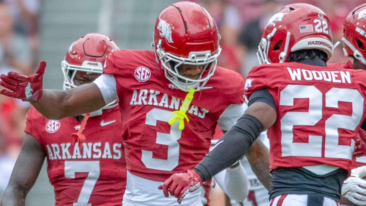 How Razorbacks' defense recovered in opener with defensive backs Larry ...