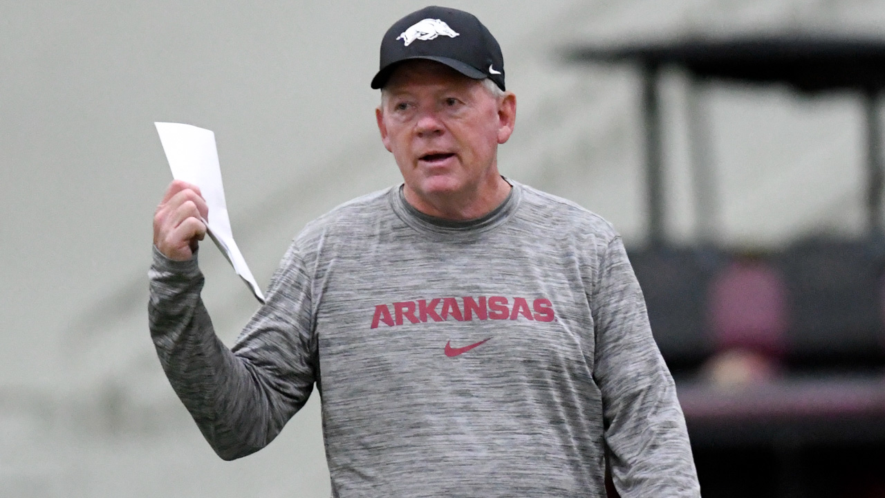 Razorbacks coach Bobby Petrino recapping loss to Tennessee, game with ...